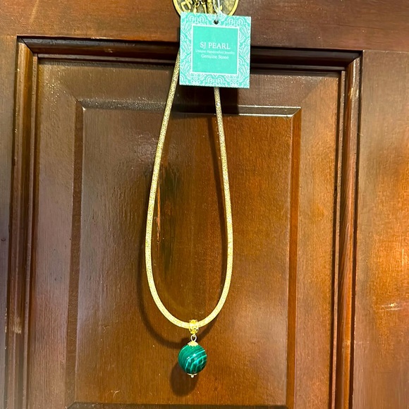 Sj pearl | Jewelry | Nwt Sj Pearl Malachite Pendant On A Gold Tone Mesh ...